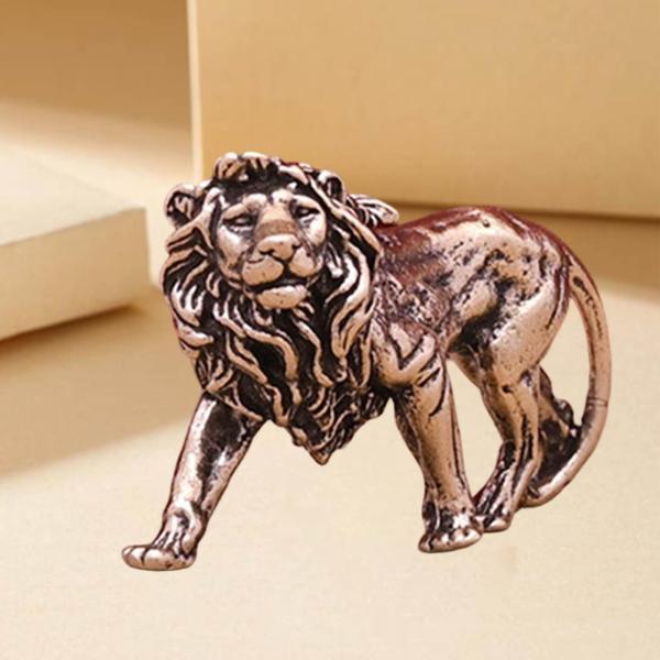 説明:[素材]このライオン像は高級真鍮で作られており.細心の注意を払って研磨と着色が施されており.洗練された質感と長期的な耐久性を備えています. [特徴]ライオンの彫刻は.力強い筋肉のラインと本物そっくりのディテールを備えた大胆な3次元デザ...