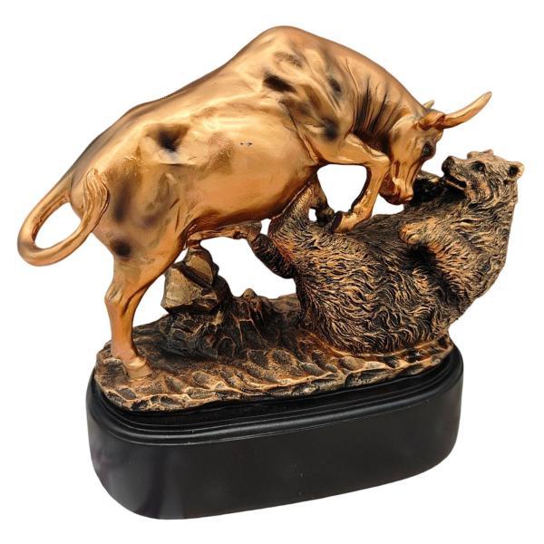 説明:[素材]: ブルベアファイト像は樹脂素材で作られており.頑丈で耐久性があり.長い耐用年数を保証します. [クリエイティブデザイン]: この動物の彫刻は雄牛と熊の戦いのデザインで.空間のユニークな雰囲気を高め.どんな空間でも印象的な中心...