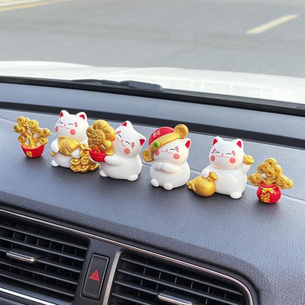 説明: [キュートなデザイン]かわいい漫画風の招き猫のフィギュアセットが特徴で.車のダッシュボードやスクリーンエリアに魅力とポジティブさを加えるのに最適です. [プレミアム素材]高品質の樹脂とPVCで作られたこれらの装飾品は.頑丈で軽量であ...