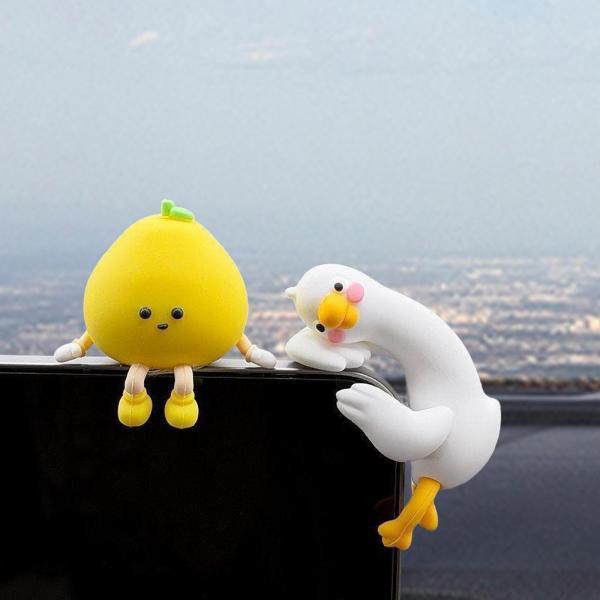 説明: [愛らしいデザイン]白いガチョウとかわいいザボンの魅力的な組み合わせが特徴で.そのユニークで愛らしい外観で.職場.車.または家に喜びと安らぎをもたらします. [プレミアム素材]滑らかな高品質のPVCで作られたこの装飾フィギュアは.細...