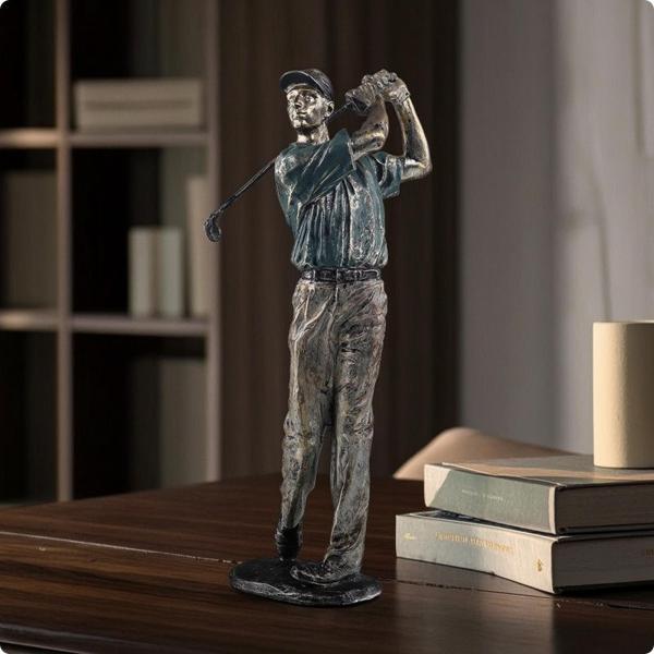 【製品概要】: スの瞬間を捉えた動感感あふれるスポーツフィギュアで、お部屋に洗練されたスポーツのエッセンスをプラスします。【デザイン】: 細部までこだわり抜かれたスポーツァー人形は、スポーツクラブを構えるダイなポーズと、美しいメタリック調の...