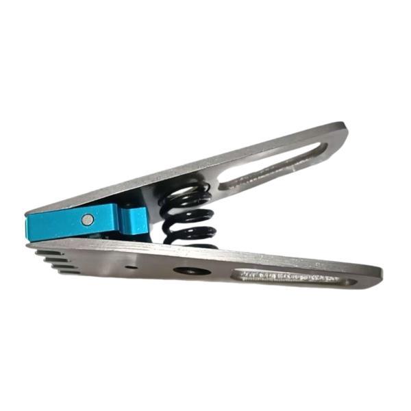 説明:[素材]バドミントンストリングクランプは高品質の金属素材で作られており.耐久性に優れ.軽量で.長期間使用できます. [ストリングツール]バドミントンフライングクランプ.コンパクトなデザイン.スプリング式フライングクランプは.ストリング...