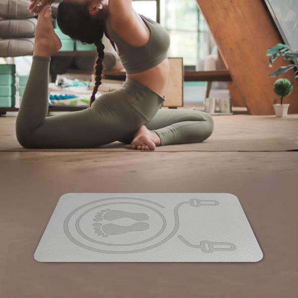 説明:[特徴]縄跳びマットは.騒音を軽減し.滑り止め.衝撃を吸収する効果があります.室内での縄跳びや様々なヨガの動きに適しています. [素材]当社の縄跳びマットはTPE製の高密度素材で作られており.柔らかく肌に優しく.洗濯可能です. [滑り...