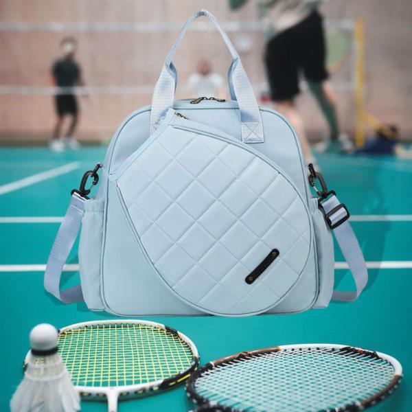 説明:[多用途デザイン]: スポーツハンドバッグは.バドミントンやテニスなど.さまざまなボールスポーツに適しており.あらゆる運動ニーズに対応する多用途な選択肢です. [大容量]: バドミントンラケットバッグ.ラケットやアクセサリーを収納でき...