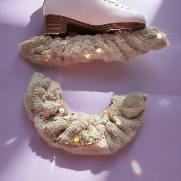 説明: [吸水性]アイススケートブレードカバーは高品質のアクリル繊維素材で作られており.柔らかく快適な手触りと吸水性があります. [適切なサイズ]アイススケートブレードプロテクターの長さは35cm/13.78インチで.軽量で持ち運びに便利で...