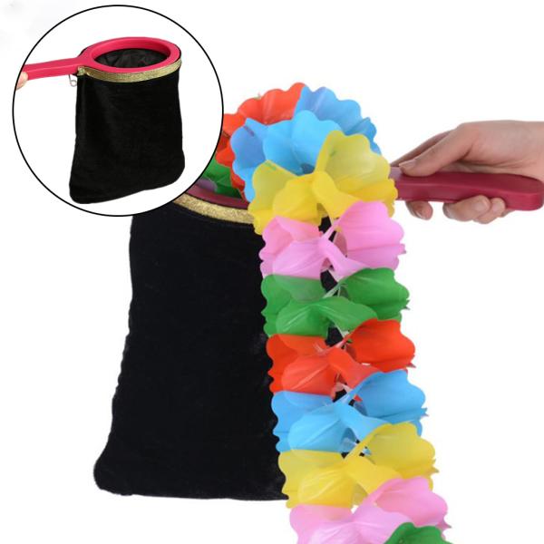 説明:高品質の布素材で作られており.耐久性があります.ステージマジックパフォーマンス小道具.マジシャンはQiankunバッグを手に取り.下部のジッパーを開いて.観客にそれが空であることを確認させました.魔術師は実際に空のバッグからあらゆる種...