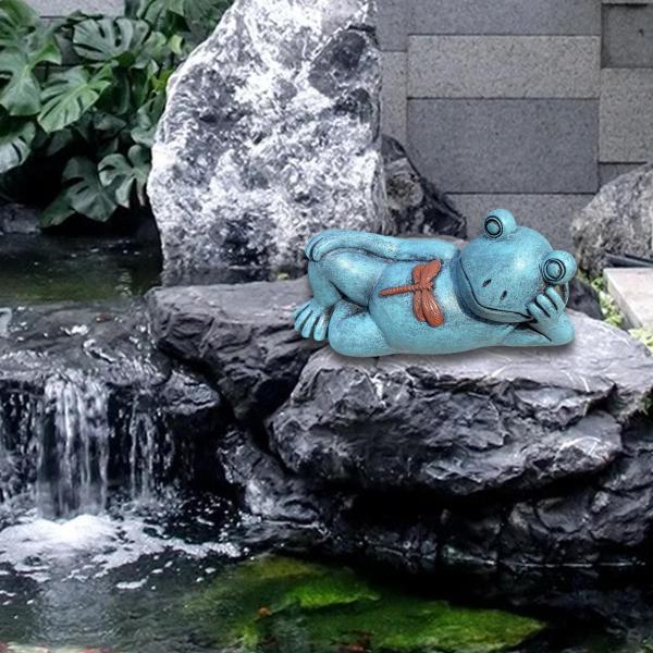 説明:[カエルの彫刻の装飾]:庭の装飾としてのカエルの置物.創造的な装飾はあなたの庭にファッションを注入し.あなたの庭や家に魅力を加えます. [素材]: カエルガーデン像は樹脂素材で作られており.傷つきにくく耐摩耗性があり.頑丈で長持ちしま...