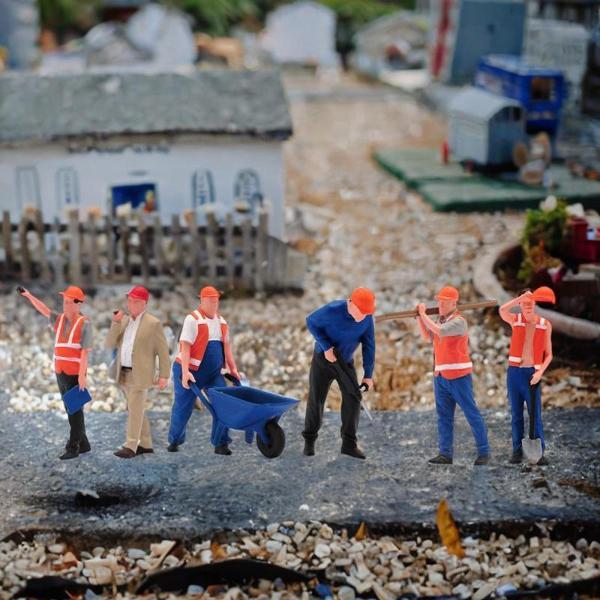 説明: [素材] 耐久性と細部の再現性を重視した樹脂製のミニチュアフィギュアモデルです. [デザイン]画像のように.色彩豊かに手描きされたミニチュアフィギュアで.リアルなシーンを演出できます. [スケール] 1/50スケールの模型やジオラマ...