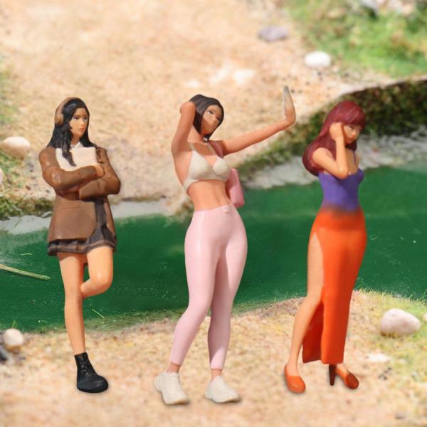 説明: [リアル]手描きの1:64スケールのクールな女の子のフィギュア.リアルなディテールで.ミニチュアシーンの強化に最適です. [樹脂素材]丈夫な樹脂素材で作られたこの1/64スケールの鉄道模型フィギュアは.優れた職人技と高いリアリティを...