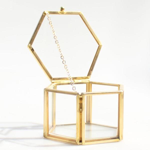 説明:頑丈な金属フレームとフラットコーナーを備えたクラシックなガラスの幾何学的テラリウムボックス. 植物.ジュエリー.キャンドル.ティーライト.その他の小さなアイテムを表示するのに最適です. 六角形のスタイルで.内部にアイテムを置くのは簡単...