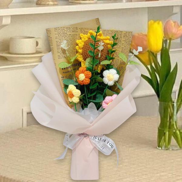 説明:[ミックスかぎ針編みブーケ]: ラップされたニットフラワーブーケには.かぎ針編みの花.かぎ針編みのデイジー.人工ユーカリの葉が含まれており.リアルに見えます.[手作りニット]:完成した手作りニット.かぎ針編みの花はプロの職人の手によっ...