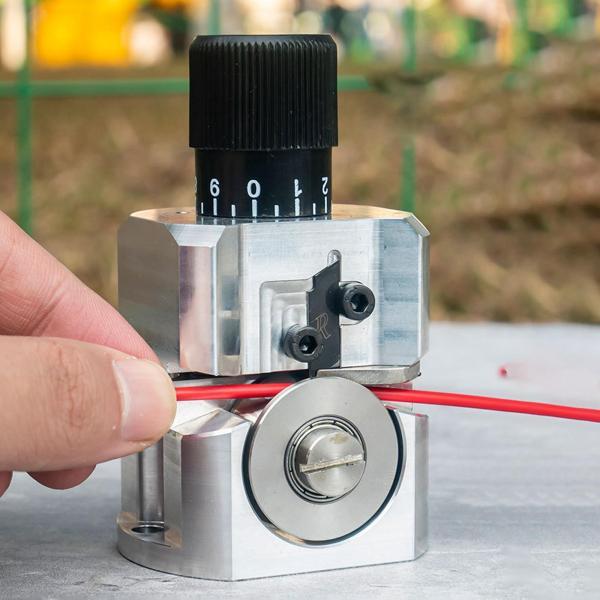 説明:[効率的にケーブルを剥ぎます]家庭用ケーブルストリップマシンは.ワイヤーやケーブルを損傷することなく効率的に剥がすように設計されています.[素材]ワイヤー剥離機は高品質の金属で作られており.丈夫で耐久性があり.磨耗に強く.長期間使用で...