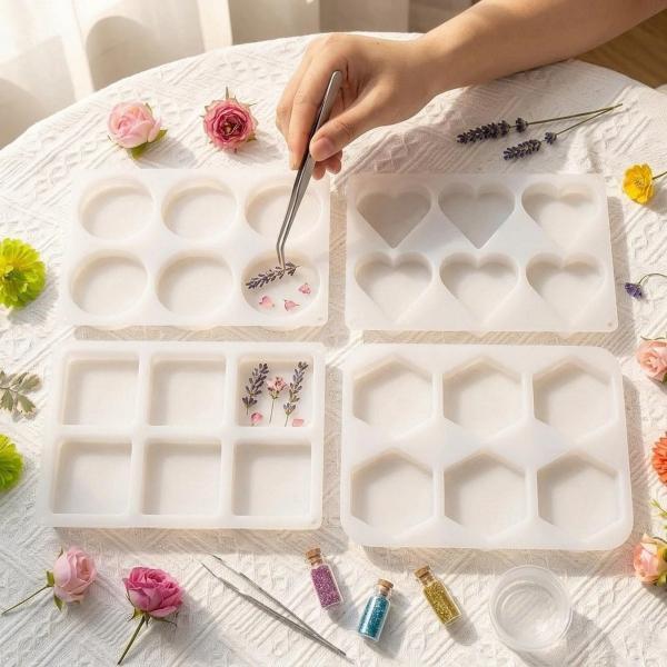 説明: [クリエイティブ]このセットには.丸型.四角型.ハート型.六角形の4種類の形状があり.合計24個の深いくぼみがあります.これにより.一度の注型で複数のユニークなレジンコースターを作成し.あなたの創造的なアイデアを実現できます. [深...
