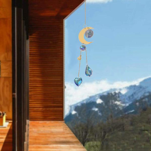 説明:クリアクリスタルプリズム.銅チェーン.ステンレススチールフック.スパークリング＆クリア:この完璧にクリアなプリズムクリスタルは.シャンデリアに使用されているのと同じスパークリングクリスタルでつながれ.美しい光を捕らえる効果があります....