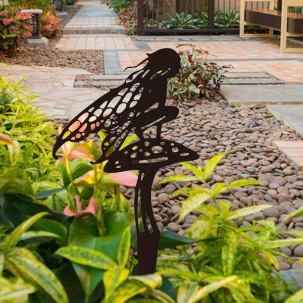 説明:[ガーデンステーク]: この製品は楽しいガーデンステークで.屋外スペースにちょっとした気まぐれさを加えるのに最適です.魅力的な妖精とキノコが特徴で.きっと目を引くでしょう. [素材]: 高品質の鉄で作られたこのガーデンステークは.さま...