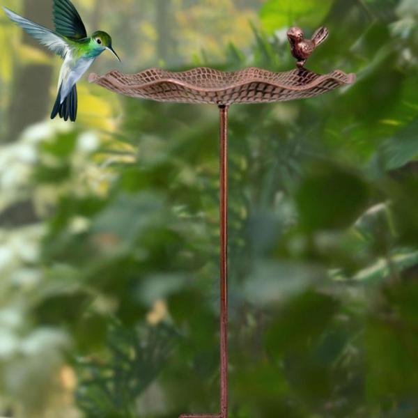 説明:[デザイン]: このバードフィーダーとバスは.クラシックなアメリカの鉄アートデザインが特徴で.庭や屋外スペースに優雅さとノスタルジックな雰囲気を添えます. [鉄製構造]: 鉄で作られたこの装飾的なバードバスは.環境に耐えるように設計さ...