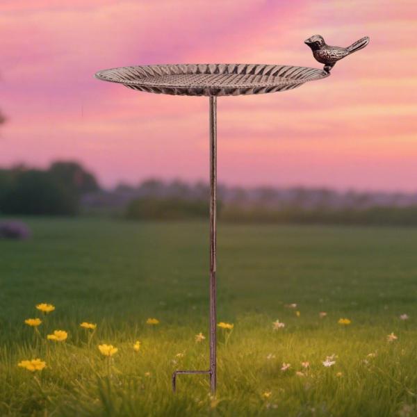 説明:[安定した杭の設計]:庭の鳥の餌箱には杭が装備されており.安定してしっかりと地面に挿入でき.餌を与えたり水浴びをしたりするときに鳥の贈り物の庭を確保します. [金属素材]: ヴィンテージデザインのフィーダーボウルは鉄製で.非常に頑丈で...