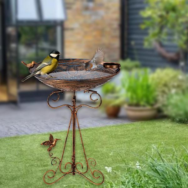 説明:[サイズ情報]屋外用金属製バードバス(直径×高さ)の寸法は約32cm×47.5cm/12.60インチ×18.70インチです. [金属素材]屋外用のバードバスボウルスタンディングバードフィーダーは鉄製で.頑丈な構造で.強力な耐荷重性を備...