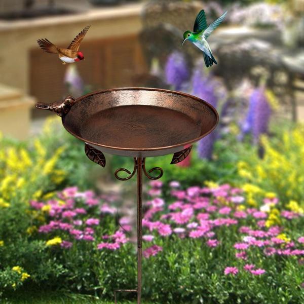 説明: [金属構造]: 鉄素材で作られたこのバードバスは.長期にわたる耐久性とさまざまな気象条件への耐性を保証し.屋外での使用に最適です. [多機能]: バードバス.ウォーターボウル.フィーダーを組み合わせ.鳥に入浴.飲水.給餌のための便利...