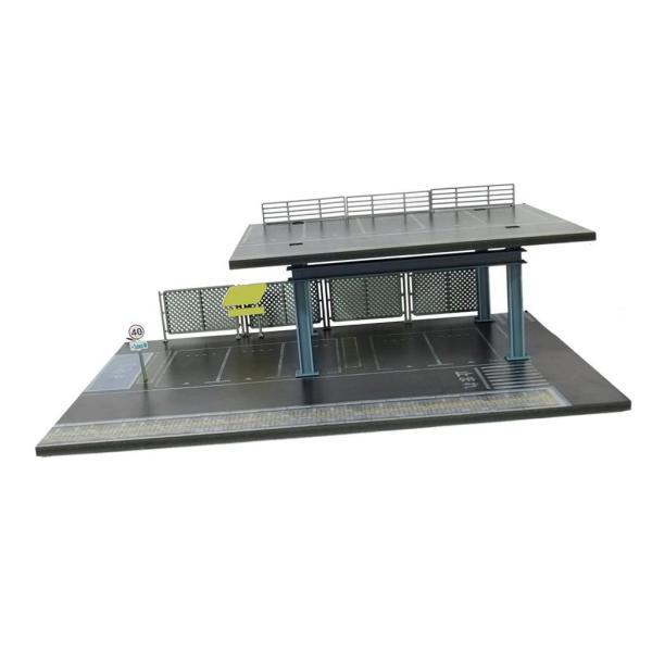 説明: [ミニチュアシーンモデル]: リアルな1/64スケールの駐車場ジオラマミニチュア風景モデル.細部までこだわっており.組み立てが簡単で.コレクションを展示するためのリアルな雰囲気のシーンを提供します. [おもちゃの車の収納]: 駐車場...