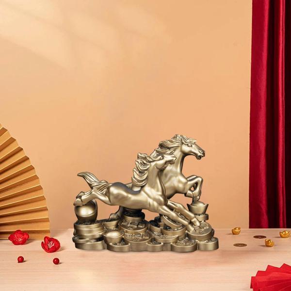 説明:[象徴性]: この走る馬の置物は.伝統的な中国の「到着時の成功」の概念を体現しており.自宅やオフィスの装飾に意味のあるアクセントになります. [職人技]: 高品質の樹脂から巧みに作られたこの作品は.複雑なディテールと洗練された仕上げが...