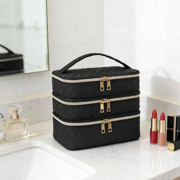 説明: [大容量]: 旅行用トイレタリーバッグのレイヤードデザインは内部スペースが広く.旅行の必需品を持ち運び.きちんと整理整頓するのに十分な大きさです. [3層]: この女性用メイクアップバッグは3層デザインを採用しており.他のアイテムを...