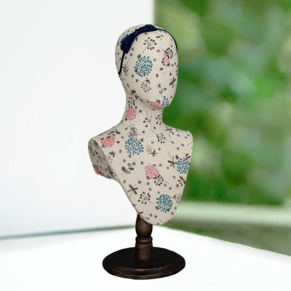 説明: [高さ調節可能]: このマネキンヘッドモデルは布木素材で作られており.最適なプレゼンテーションのために高さ調節可能なノブを備えています. [安定したベース]: ウィッグディスプレイスタンドは安定したベースを備えており.机の上にしっか...