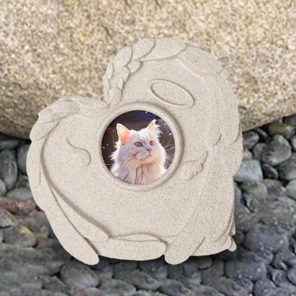 説明:[素材]:高品質の樹脂素材で作られており.石のような外観と感触.耐久性があり実用的です.[特徴]: 石のデザインのフォトフレーム.石の中にペットの犬や猫の写真を入れることができます.[記念品]: この特別な記念品は.この美しく作られた...