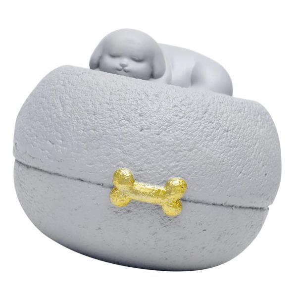 説明:[樹脂素材]ペット火葬骨壷犬用骨壷は樹脂素材で作られており.軽量で防水です. [サイズ情報]犬の遺灰用の樹脂製骨壷のサイズは約13cmx13cmx10cm/5.12インチx5.12インチx3.94インチです. [愛らしい眠っている犬の...