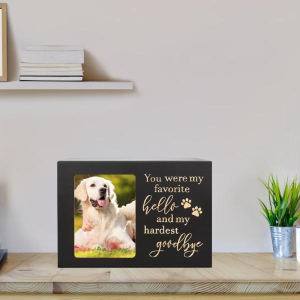 説明:[エレガントで滑らか]: 細心の注意を払って研磨されたこの木製のペット骨壷は.バリのない滑らかな表面と.どんな環境にもマッチするエレガントな外観を誇ります. [広々とした内部]: 愛するペットの遺灰を収容できるように設計されたこのペッ...