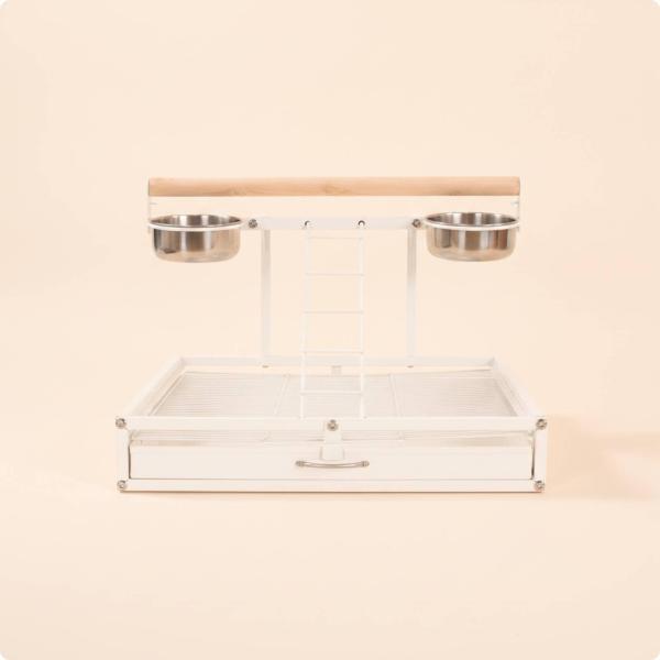 【製品概要】: 愛鳥の運動不足解消やリフレッシュに最適な、トレイ付きの金属製鳥用アスレチックです。【機能性】: 遊びと食事が一体となった設計で、おやつや水入れに便利なステンレス製容器ルが2個付属した実用的なペット用品です。【特徴的な設計】:...