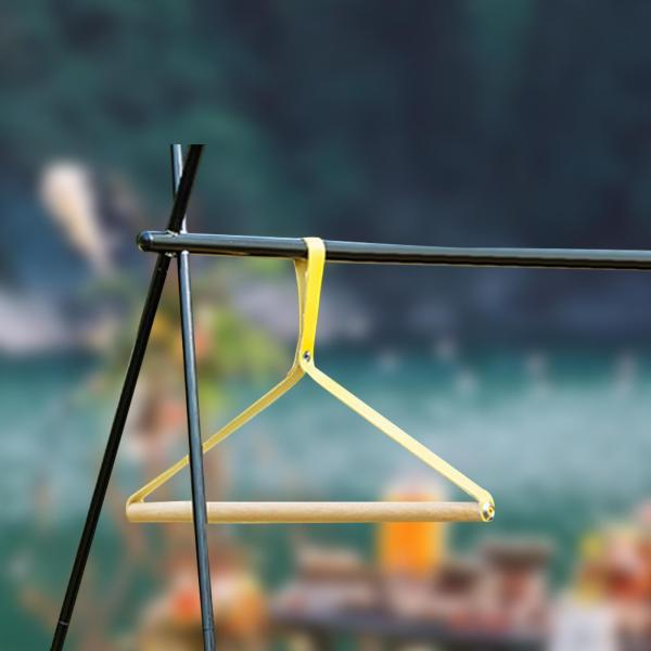 説明:[ポータブルデザイン]:PUレザーハンガーは軽量でコンパクトで.アウトドア.旅行.出張.キャンプ.ハイキングに最適です.屋外用ハンガーのサイズは42cmx24cm/16.54インチx9.45インチです.[耐久性のある素材]: キャンプ...