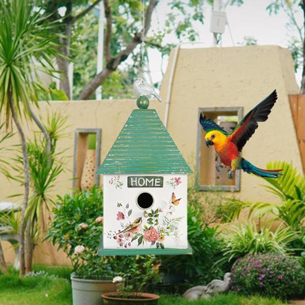 説明:[魅力的なデザイン]: この屋外用木製バードハウスは.楽しく素朴なデザインが特徴で.庭.パティオ.バルコニーに自然の雰囲気を加えるのに最適です. [品質素材]: 高品質の鉄で作られたこの鳥小屋は.鳥に居心地の良い家を提供しながら.さま...