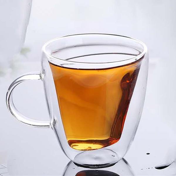 説明:ユニークなハート型のデザインの二重壁ガラスは.魅力的な光学効果のために内壁内に飲み物を吊るすように設計されています.耐熱性と耐結露性のホウケイ酸ガラス製で.一般的なガラスよりも強度と耐久性に優れています.どんなカフェ.レストラン.パブ...