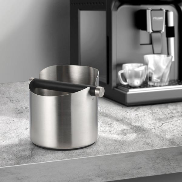 説明:ステンレス鋼と表面塗装保護で作られており.アルミニウム棒の周りの特別なコーティングは高品質のシリコーンで作られ.衝撃のほとんどを吸収します.ミニサイズは.ほとんどのエスプレッソマシンの下に保管するのに最適です.容量は十分に大きいので....