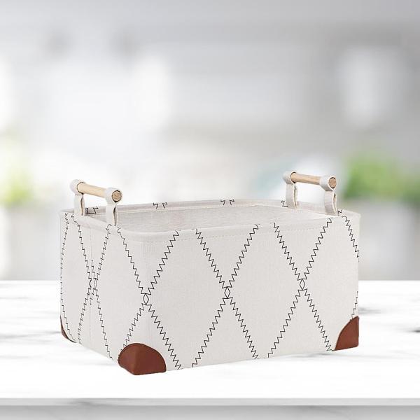 説明:幅広い用途:収納バスケットは.家庭やオフィスでおもちゃ.本.雑誌.工芸品.衣類.季節のアイテム.休日の装飾品などを収納するのに最適です.素材:収納棚は帆布でできており.丈夫で耐久性があります.持ち運びが簡単:この収納ビンには.PUレザ...