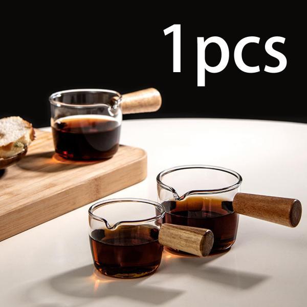 説明:注ぎ口付き: 注ぎ口付き計量カップで.コーヒー.ミルク.その他の液体を注ぎやすく.液体が飛び散るのを防ぎます.素材: 当社の木製ハンドル エスプレッソ計量カップは.高品質のホウケイ酸.耐久性.高温耐性.壊れにくく.長寿命です.多目的:...