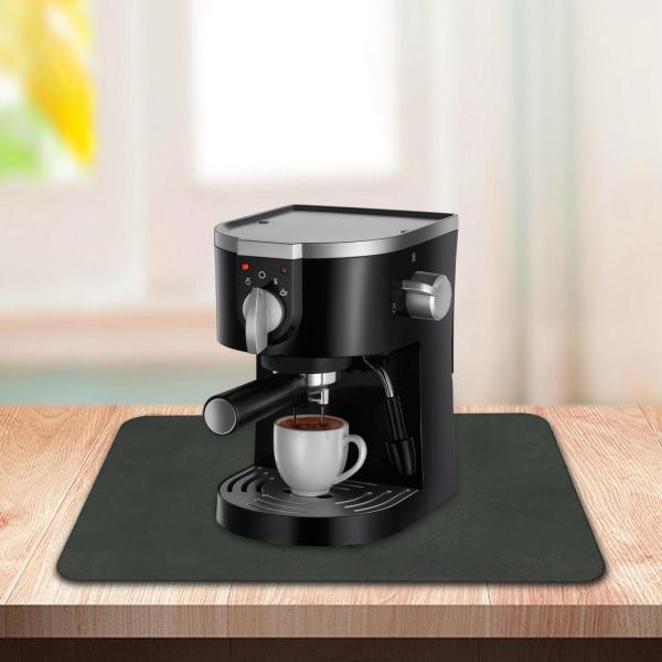 説明:カウンター用コーヒーメーカーマット: このコーヒーマットは従来の布とは異なり.コーヒーの染み.ミルクの染み.飲み物の染みを隠すだけでなく.キッチンのカウンタートップの表面を保護し.テーブルを常に清潔に保ちます.素材: このコーヒー メ...