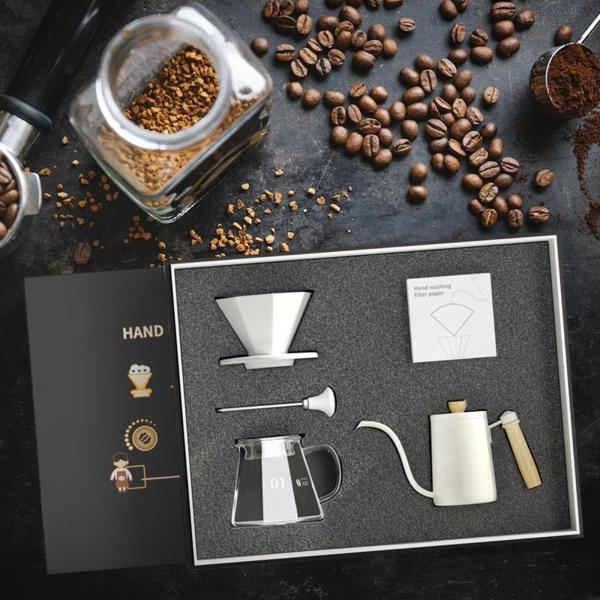 説明:[ポット]:表面はメッキ加工.厳選された高品質のステンレス素材を採用.手醸造ポットは安定した90度の垂直水流により.初心者とバリスタの技術の差を軽減します.流れを正確に制御することで.自分の味覚に合わせた一杯のコーヒーを提供します[フ...