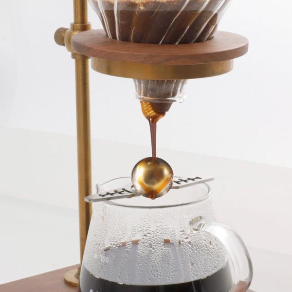 説明:[素材]: このコーヒー冷却ボールはステンレス製で.アイスコーヒーに最適です. [デザイン]: このステンレス製アイスキューブは.縁に中空デザインが施されており.中央に直径約25.5mmの頑丈なステンレスボールがセットされています. ...