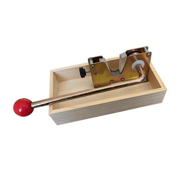 説明:[ナット割りツール]: ナットをクランプ溝に入れ.てこを押してナットを傷つけずに割ります.便利で実用的なナッツ割り器.レバー設計で楽に簡単に使用できます. [労力を節約]: マカダミア オープナーはてこ機能とギザギザのジョーを備えてお...