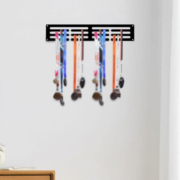 説明:[頑丈な壁掛け]: このメダルラックは壁にしっかりと取り付けられるように設計されており.耐荷重性があります.メダルや賞品を誇らしげに展示するのに十分なスペースがあります. [素材]: 鉄製のこのメダルハンガーは.滑らかなエッジが特徴で...