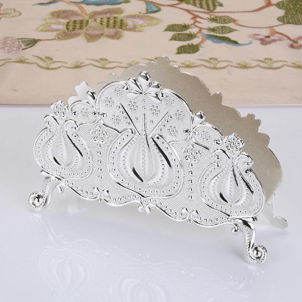 説明:[エレガントなヨーロピアンデザイン]: このナプキンホルダーは洗練されたヨーロピアンスタイルが特徴で.クリエイティブで豪華なデザインが空間に優雅さを添えます. [プレミアム素材]: ティッシュディスペンサースタンドは高品質の亜鉛合金製...