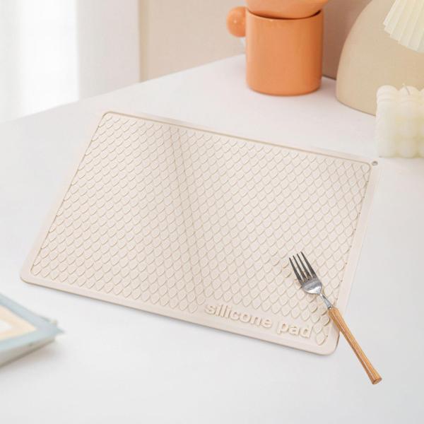 説明:[シンクトレイ乾燥マット]: シリコン食器乾燥マットは吸水性が強く.素早く水を吸収し.食器を清潔で乾燥した状態に保ちます. [信頼できる素材]: 水切りパッドはシリコン製で.耐摩耗性があり環境に優しく.長寿命で.家庭のキッチンでの使用...