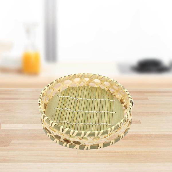 説明:[竹製ふるいバスケット]: 田舎風の高脚ベース付き竹製バスケット.パン.スナック.野菜の保管に最適.シンプルで美しく実用的. [丈夫な素材]:竹製の編み込み篩は.竹素材を手編みで作られています.サイドバスケットはしっかりとした平らな作...