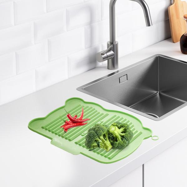 説明:[シリコン素材]: 食品グレードのシリコン製のこの食器乾燥マットは.安全で無臭.柔らかく.耐摩耗性があり.キッチンや浴室で耐久性があり長期間使用できます. [多用途の排水と収納]: 多目的排水トレイとして設計されており.アイテムを整理...