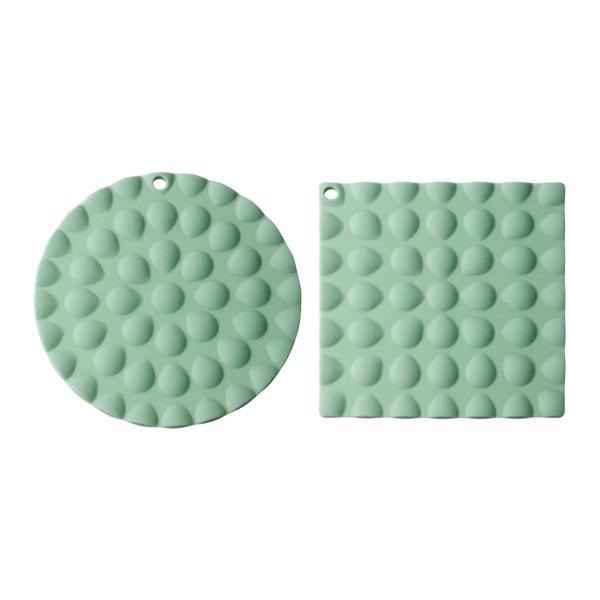 説明:[素材]: ダイニングテーブル用プレースマットはシリコン製で.弾力性と柔軟性に優れ.耐熱性があります.熱い鍋やフライパン.食器からテーブルを守るのに最適です. [滑り止め]: シリコン製ダイニングテーブルプレースマットは滑り止めの底が...