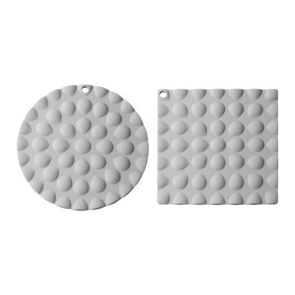 説明:[素材]: ダイニングテーブル用プレースマットはシリコン製で.弾力性と柔軟性に優れ.耐熱性があります.熱い鍋やフライパン.食器からテーブルを守るのに最適です. [滑り止め]: シリコン製ダイニングテーブルプレースマットは滑り止めの底が...