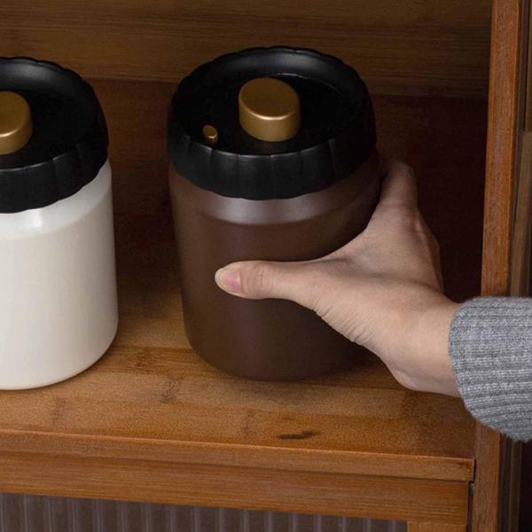 説明: [食品グレードの素材]: この真空シール容器は食品グレードのステンレススチール素材で作られており.保存した食品の安全性を確保します.コーヒー豆や穀物など.さまざまな食品の保存に最適です. [革新的な真空シール]: 革新的なプレス真空...