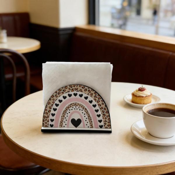 説明: [安定したベース]: 滑り止めベースと頑丈な構造で.ナプキンホルダーをテーブルにしっかりと固定します. [多用途]: ナプキン収納ホルダーは.ナプキン.メモ.ノート.手紙.ポストカード.文房具などを収納するのに適しており.家庭やオフ...